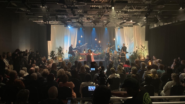 Jeanick Fournier dévoile son nouvel album entourée des siens | Radio-Canada