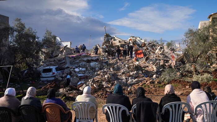 Des centaines de Palestiniens quittent Jénine au 3e jour d’une ...