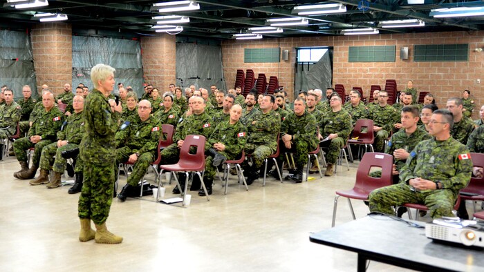 Jennie Carignan devient la première cheffe d’état-major de la Défense ...