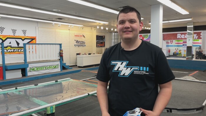 Un tournoi de courses de voitures téléguidées s’est déroulé à Edmonton ...