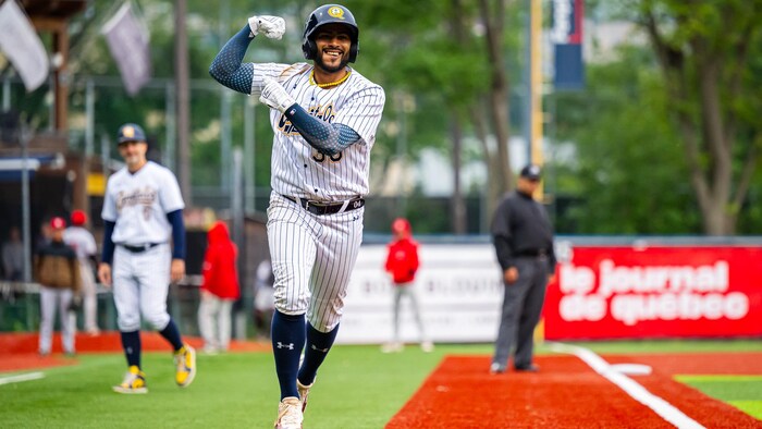Les Capitales passent en finale de la ligue Frontière | Radio-Canada