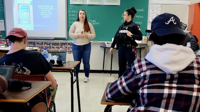 Les relations amoureuses saines expliquées aux jeunes | Radio-Canada