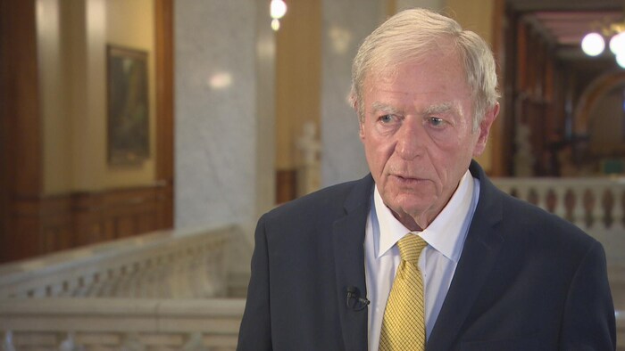 L’ancien ministre fédéral Jim Peterson s’éteint à l’âge de 82 ans ...