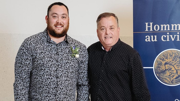 Un Gaspésien honoré pour sa bravoure | Radio-Canada