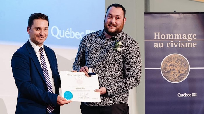 Un Gaspésien honoré pour sa bravoure | Radio-Canada