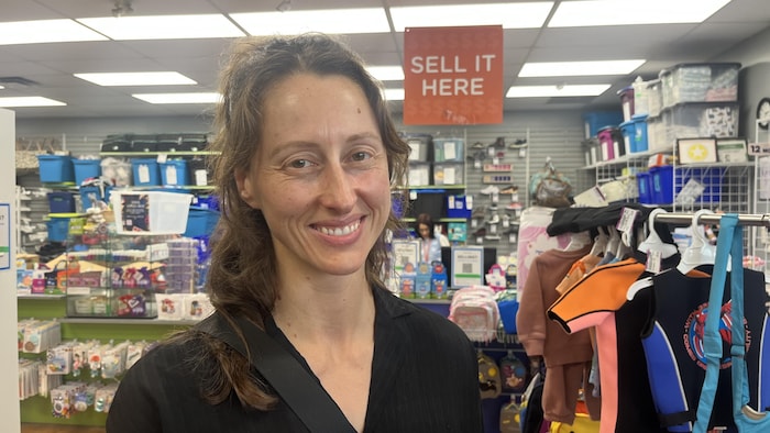 À l’aube de la rentrée scolaire, des magasins de seconde main à la ...