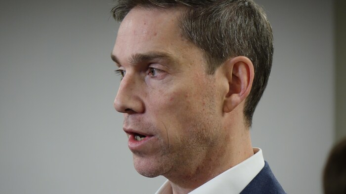 Le déficit de Terre-Neuve-et-Labrador frôle le milliard de dollars ...