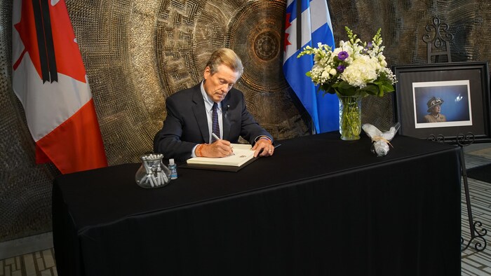 M﻿ort d’Élisabeth I﻿I :﻿ des Ontariens transmettent leurs pensées pour ...