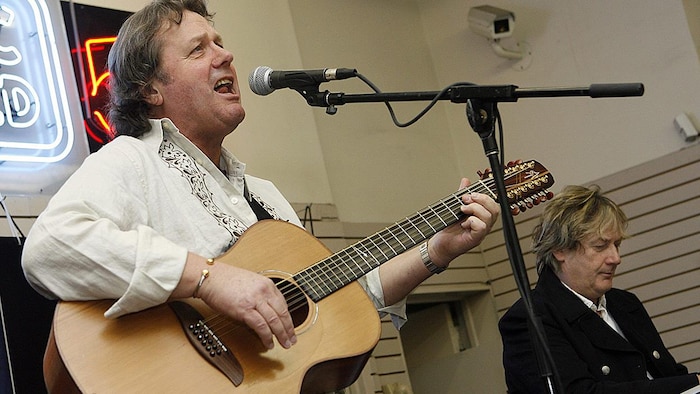 Mort de John Wetton, chanteur d’Asia et de King Crimson | Radio-Canada