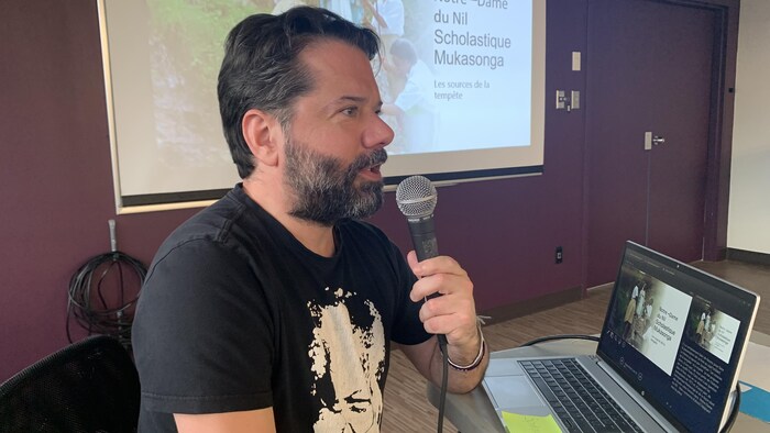 Les livres, un outil pour briser les frontières | Radio-Canada