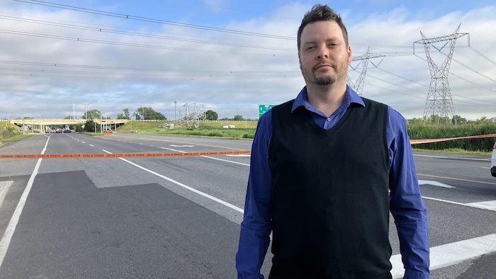 Pylône percuté par un bus en Montérégie : les deux conducteurs arrêtés ...