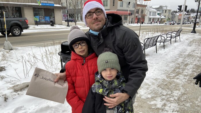 Près de 100 paniers de Noël distribués aux familles dans le besoin à ...