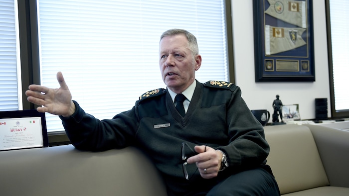 La police militaire enquêtera sur les allégations visant Jonathan Vance ...