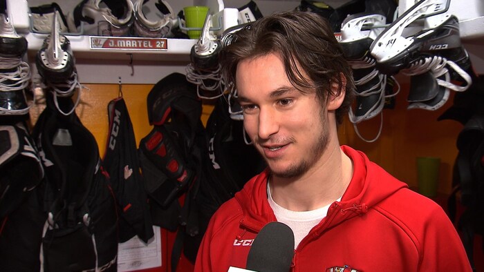 Le hockeyeur Jordan Martel décroche une bourse pour les athlètes d ...