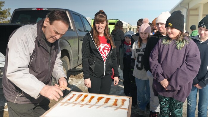 Il parcourt le nord de l’Ontario depuis 36 ans avec sa cabane à sucre ...