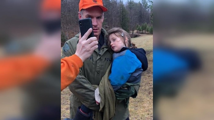 Un enfant de trois ans retrouvé après trois jours en forêt | Radio-Canada