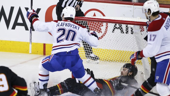 Jake Allen vole le spectacle et la victoire à Calgary | Radio-Canada