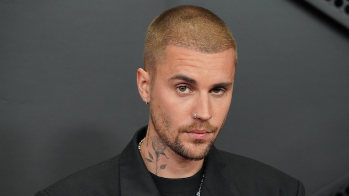 Justin Bieber fait son grand retour sur scène à Coachella | Radio-Canada