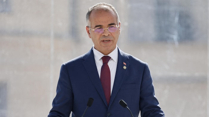 Tunisie : le président Saïed congédie son premier ministre, le 4e en ...