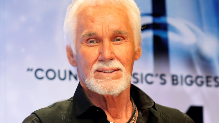 Le chanteur country Kenny Rogers est décédé | Radio-Canada