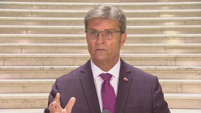 La MMF et le frère du ministre Kevin Klein remettent en question son ...