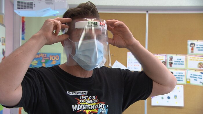 Quand la règle des deux mètres transforme une école | Radio-Canada