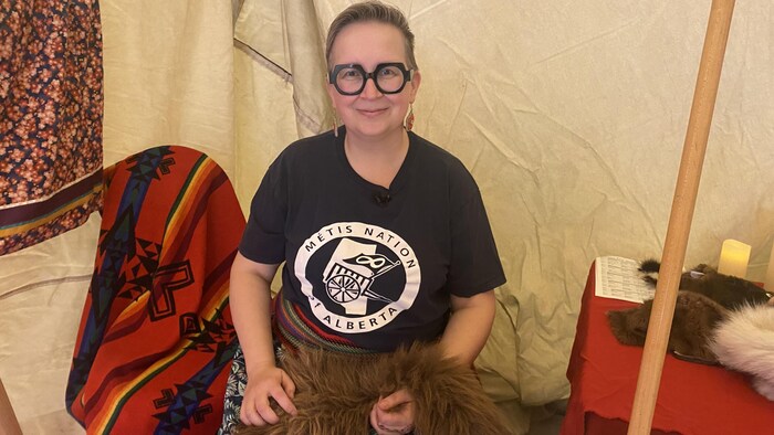 Des élèves nagent joyeusement dans le bain des cultures métisse et ...