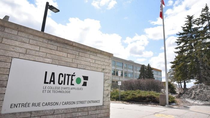 Cas de COVID-19 à La Cité | Radio-Canada