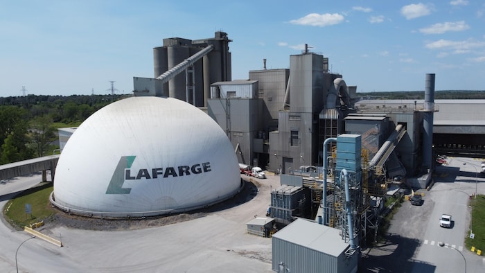 L’ancien PDG de Lafarge condamné à 6 ans de prison pour financement du ...
