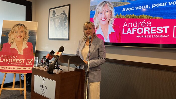 Mairie de Saguenay : Andrée Laforest poursuit le dévoilement de sa plateforme | Radio-Canada