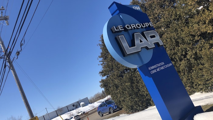 Une explosion blesse deux travailleurs chez LAR Machinerie | Radio-Canada