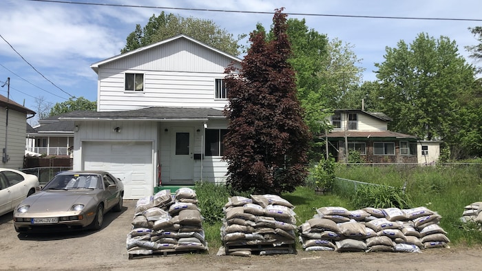 Grogne à Laval à la suite des inondations | Radio-Canada