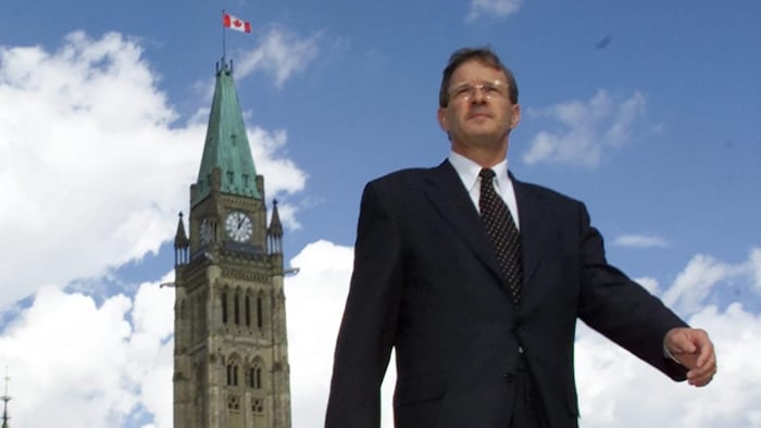 Le ministre Lawrence MacAulay, élu 11 fois et député depuis 1988, prend ...