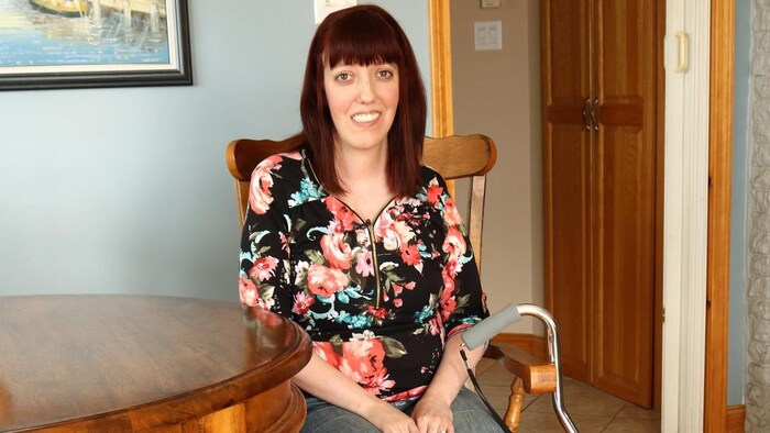 Une passante refuse de l’aider, et elle se retrouve coincée sous une ...