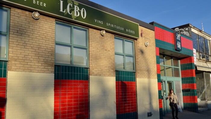 Les travailleurs de la LCBO donnent un mandat de grève à leur syndicat ...