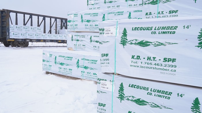 Roger Lecours : gérer la dernière scierie indépendante en Ontario ...