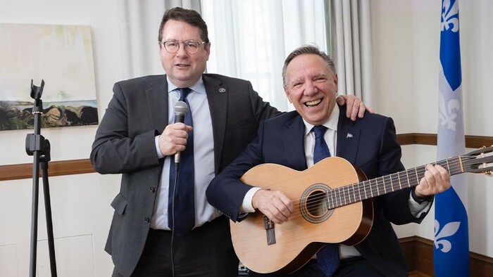 Plusieurs politiciens s’amusent pour souligner le 1er avril | Radio-Canada