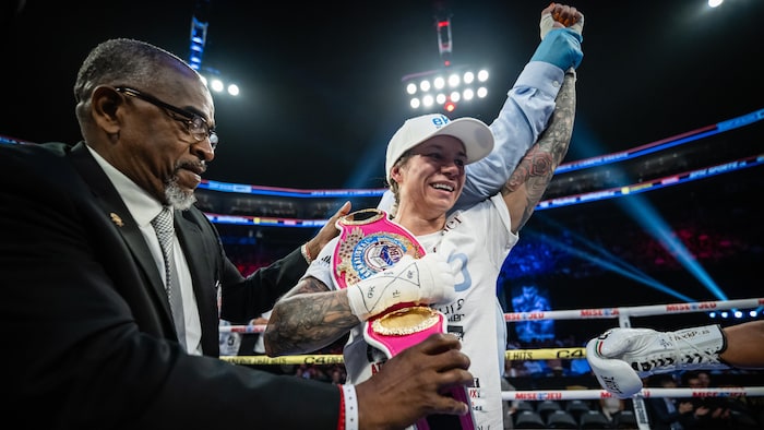 La boxeuse Leïla Beaudoin devient championne de la WBO | Radio-Canada