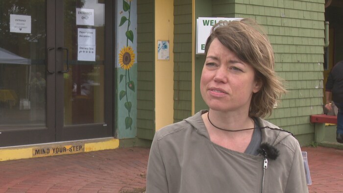 Les Insulaires se débarrassent graduellement de leur masque | Radio-Canada