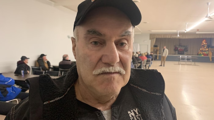 Des résidents inquiets rassemblés contre le centre de réchauffement à ...