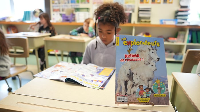 Elle fait lire les jeunes francophones, un magazine à la fois | Radio ...