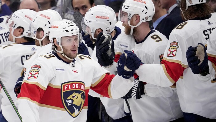 Les Panthers font la vie dure aux Maple Leafs et remportent le premier ...