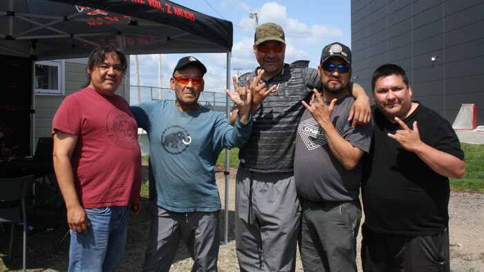 Uashat se mobilise pour offrir des uniformes aux athlètes de Kitcisakik ...