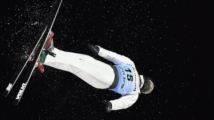 L’élite mondiale du ski acrobatique à Lac-Beauport | Radio-Canada