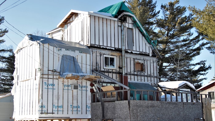 À dix dans une maison : le quotidien des Anishnabeg de Lac-Barrière ...