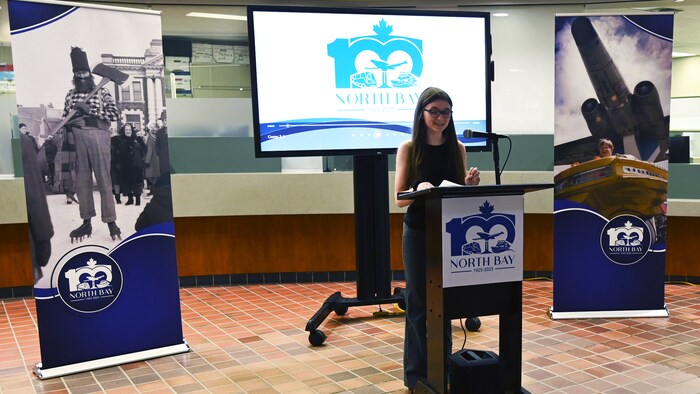 North Bay dévoile le logo officiel de son 100e anniversaire | Radio-Canada