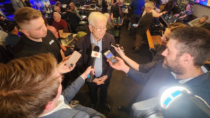Louis Plamondon réélu et en route pour un nouveau record | Radio-Canada