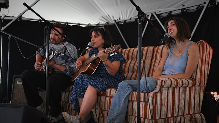 Sur la route avec la relève à BleuBleu : Mykalle, Gabriella Olivo et ...