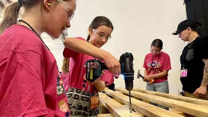 De plus en plus de jeunes filles s’intéressent aux métiers de la ...