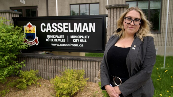 Débat houleux sur le bilinguisme à Casselman | Radio-Canada